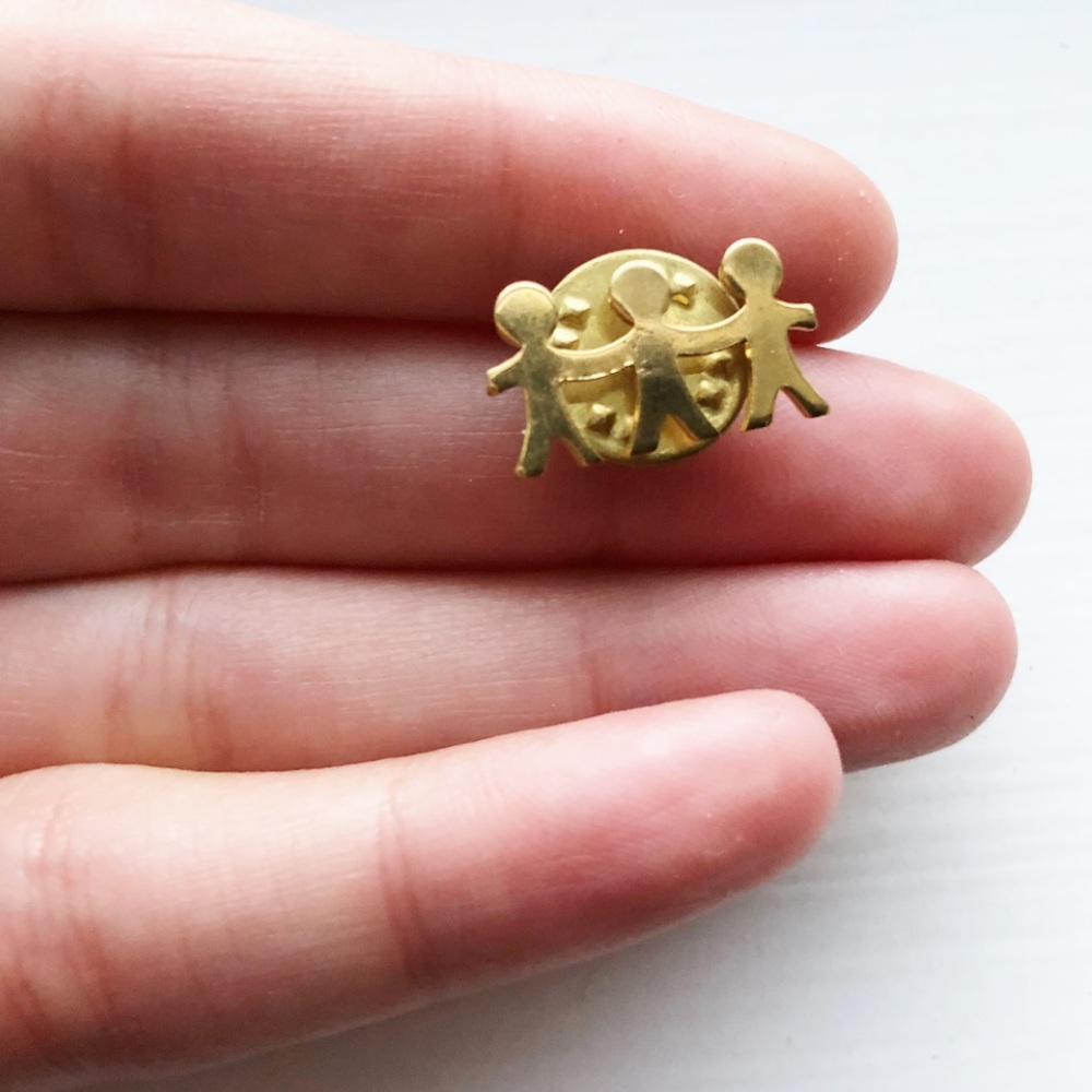 Vintage Gold Three People Holding Hands Lapel Pin - Gem